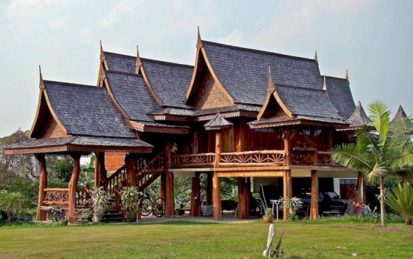 Traditional roof in Thai architecture - BambuBuild